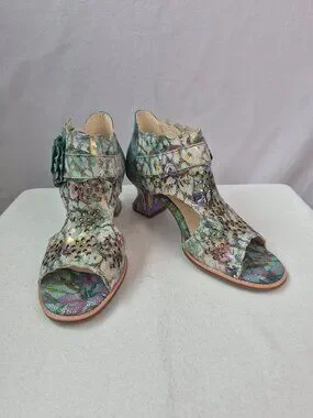 Laura Vita | Shoes | Laura Vita Floral Laser Cut Block Heel Sandals ...